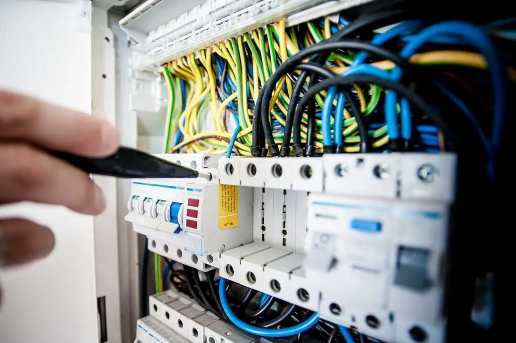 Right Steps for Safe Electrical Panel Installation-StarLojis